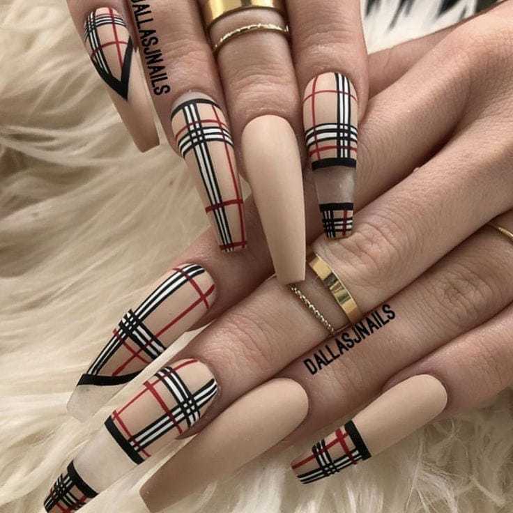 Uñas beige - ModaEllas.com