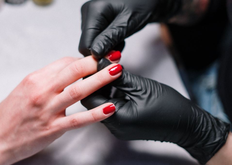 Dile Adiós al Dolor: Guía Eficaz para Curar un Uñero - ModaEllas.com